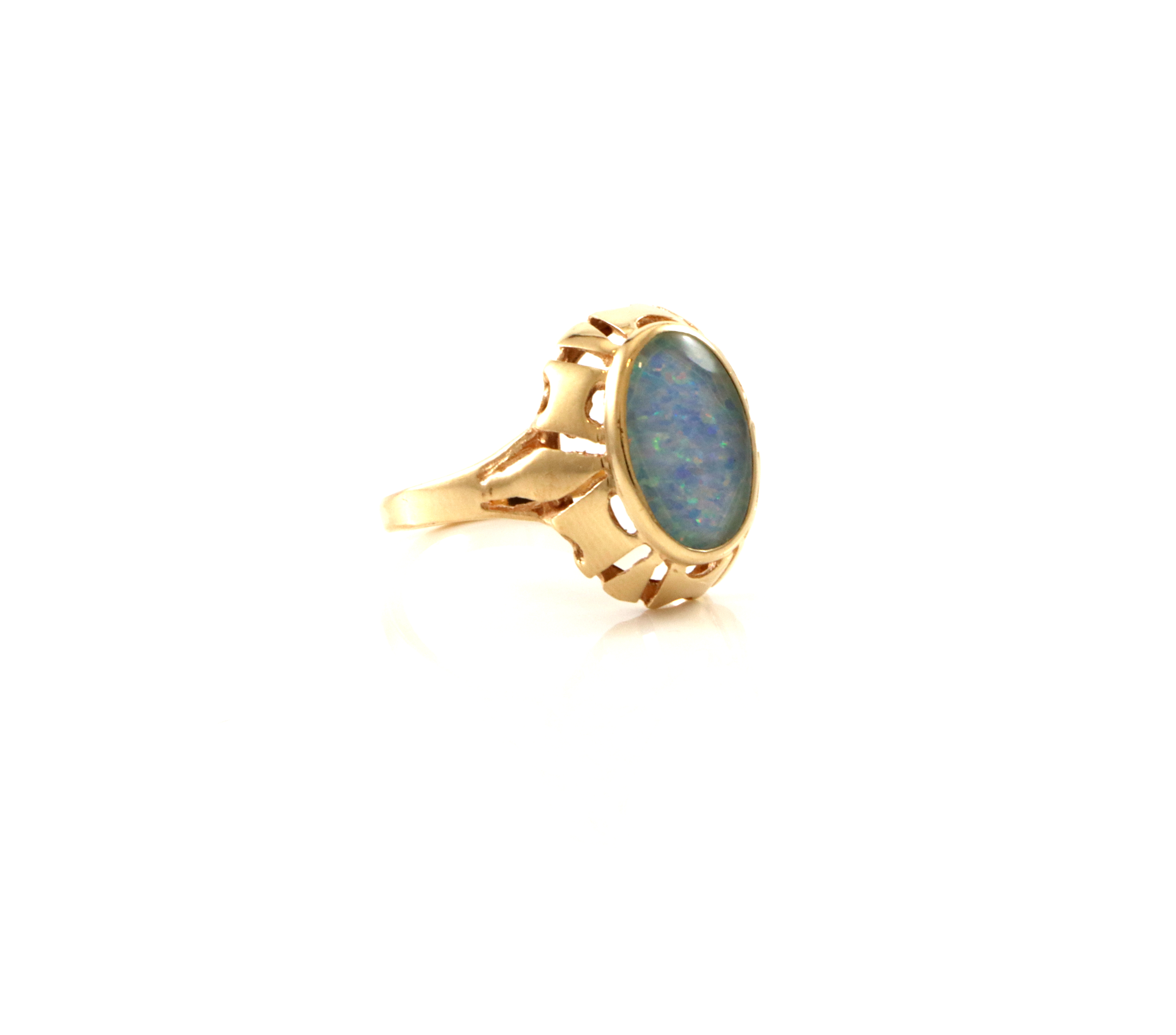 Ring med opal - 14 K gult gull
