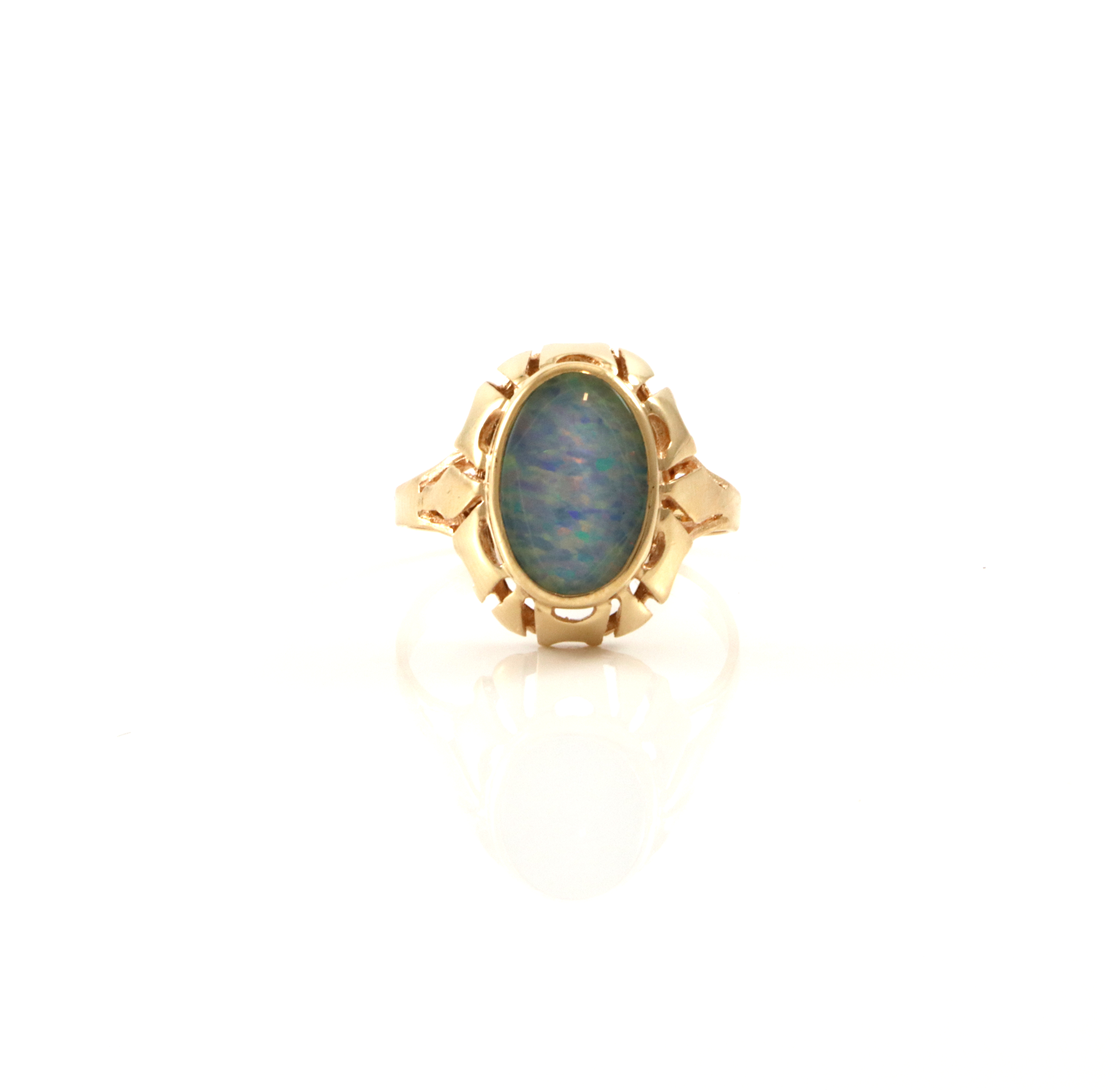 Ring med opal - 14 K gult gull